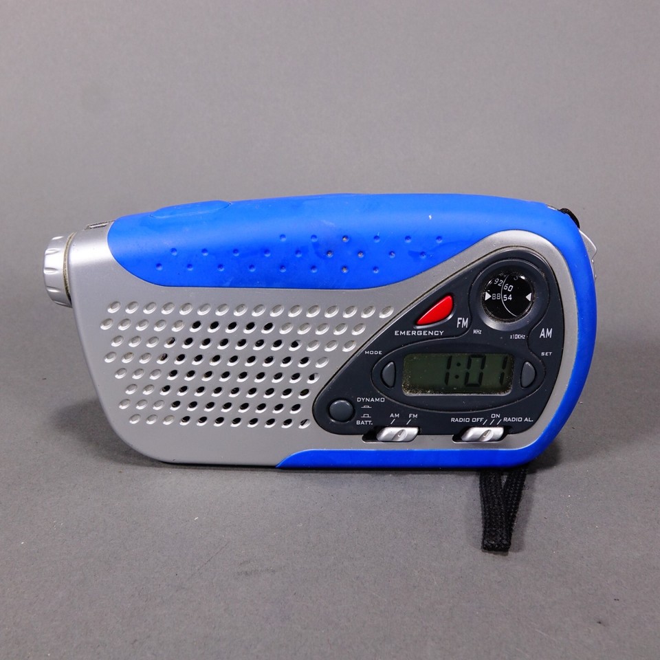 Crank Operated AM-FM Radio w/ Flashlight & Emergency Siren - TESTED ...