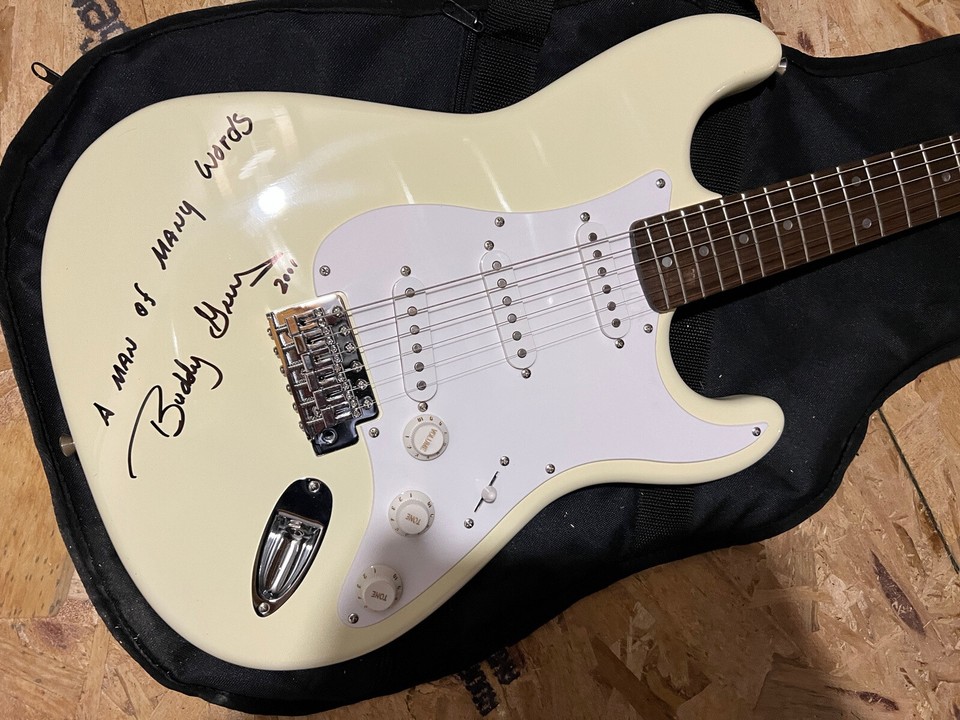 BUDDY GUY AUTOGRAPHED SIGNED FENDER GUITAR! PHOTOS! Stratocaster Squire ...