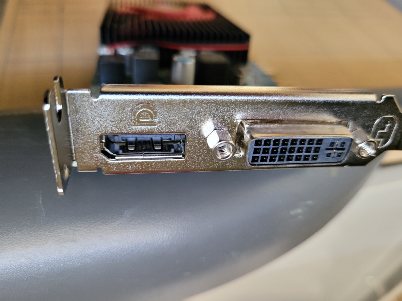 Dell AMD Radeon V337 1GB GDDR5 PCI-E Video Card (109-C86957-00) for ...