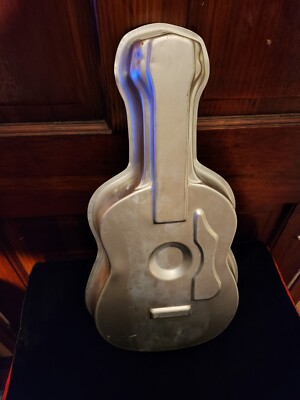 1977 VINTAGE NOVELTY GUITAR CAKE PAN - WILTON 502-933 WOODRIDGE | eBay
