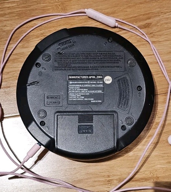 Durabrand CD-565 Portable CD Player MFG APRIL 2004 Purple Gray - W ...