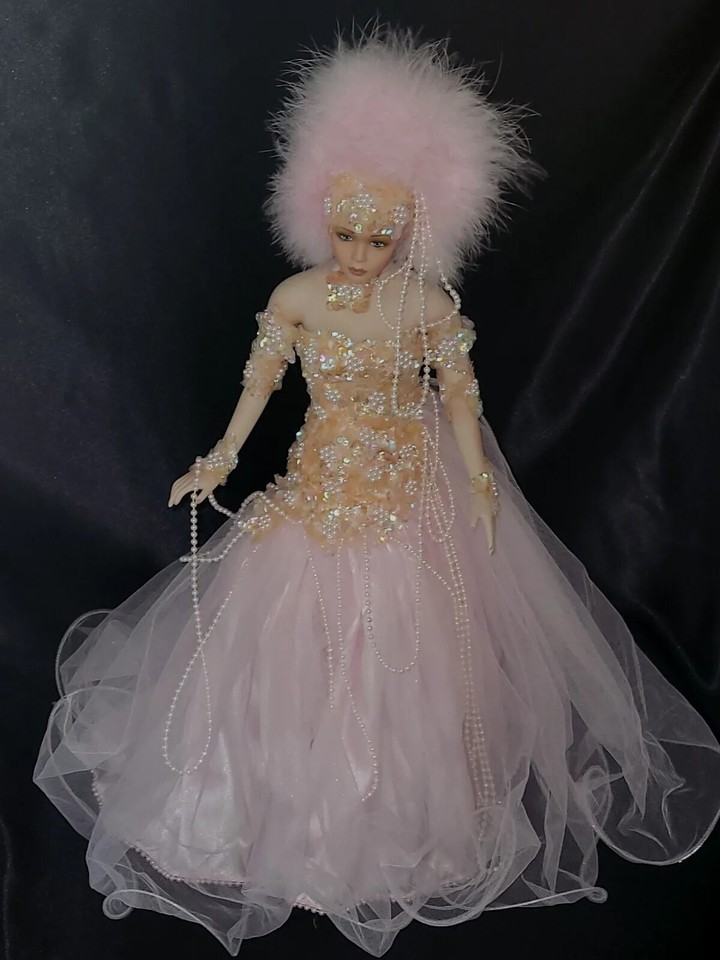 RARE " VEGAS " SHOW GIRL By RUSTIE. TORY Award 18" Porcelain Doll. MINT ...