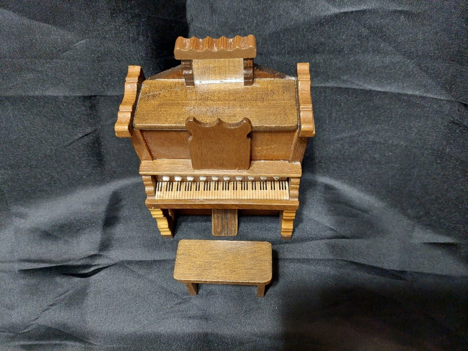 VINTAGE SMALL WOODEN UPRIGHT PIANO MUSIC BOX W/ STOOL & HIDDEN ON/OFF ...