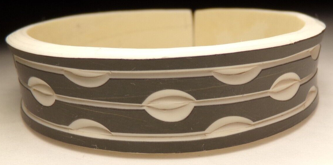 ANTIQUE ART DECO GERMANY GALALITH MILK PLASTIC CARVED… - Gem