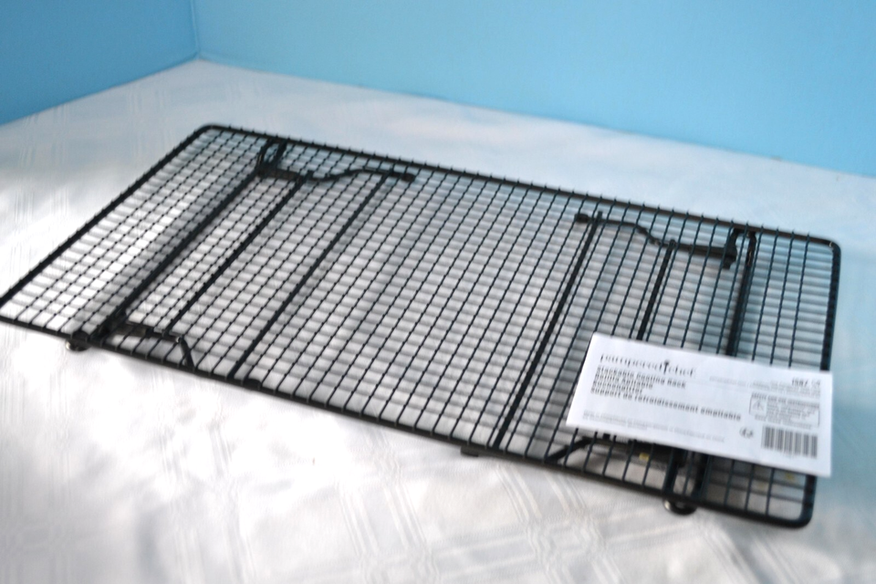Pampered Chef ~NEW~ STACKABLE COOLING RACK - Space Saving for Cookies ...