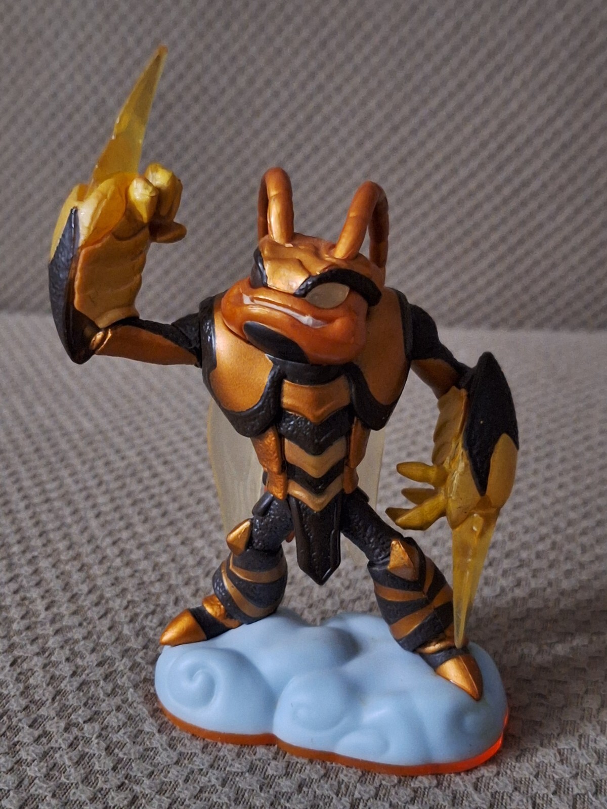 2012 Skylanders Giants Swarm Gold Bug Man Plastic Figure On Platform ...