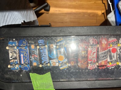 Tech Deck 15 Fingerboard Decks in Skateboard Shaped Display Black ...