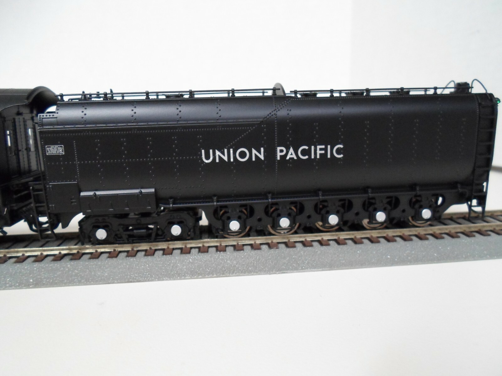 BLI 6641 4-8-4 FEF3 UP - Union Pacific #843 Broadway Limited DCC ...
