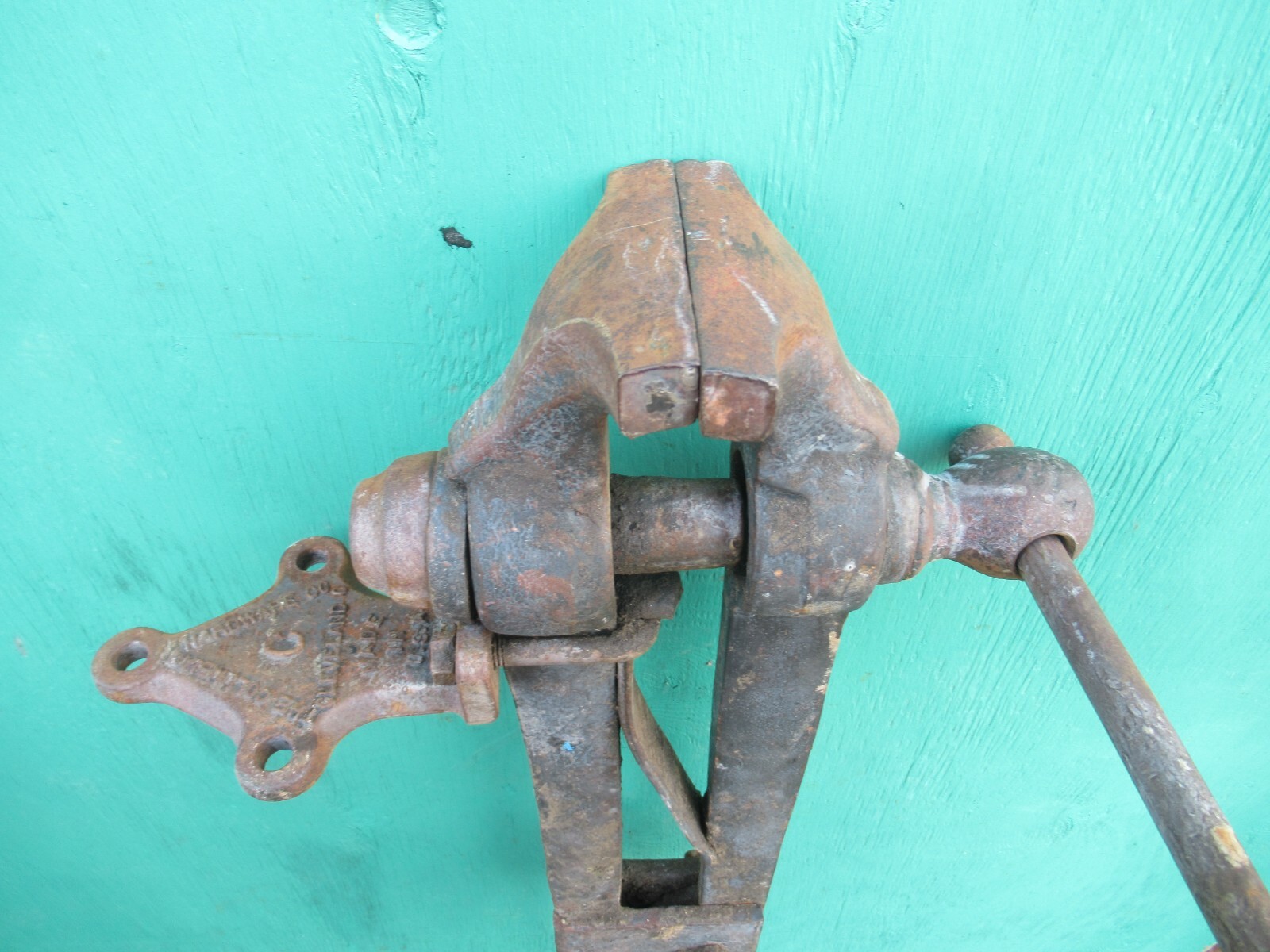 Vintage Blacksmith COLUMBIA Weighs 50 Pounds Post Leg Stump Vise WITH 4 ...
