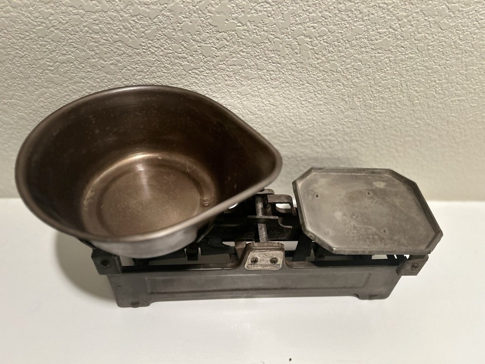 Vintage 2kg Cast Iron Kitchen Balance Scale | Dual Tray with Brass Bowl ...