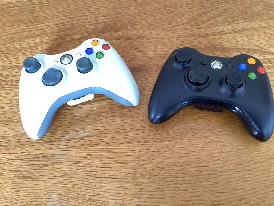 XBOX 360 S CONSOLE BUNDLE CONTROLLER HEADSET BATTERY PACK GAMES CABLES ...