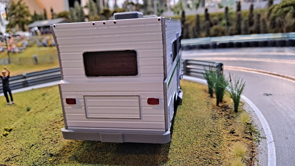 1/32 Scale Winnebago D-18 RV Model Kit - Slot Car Trackside Accessories ...