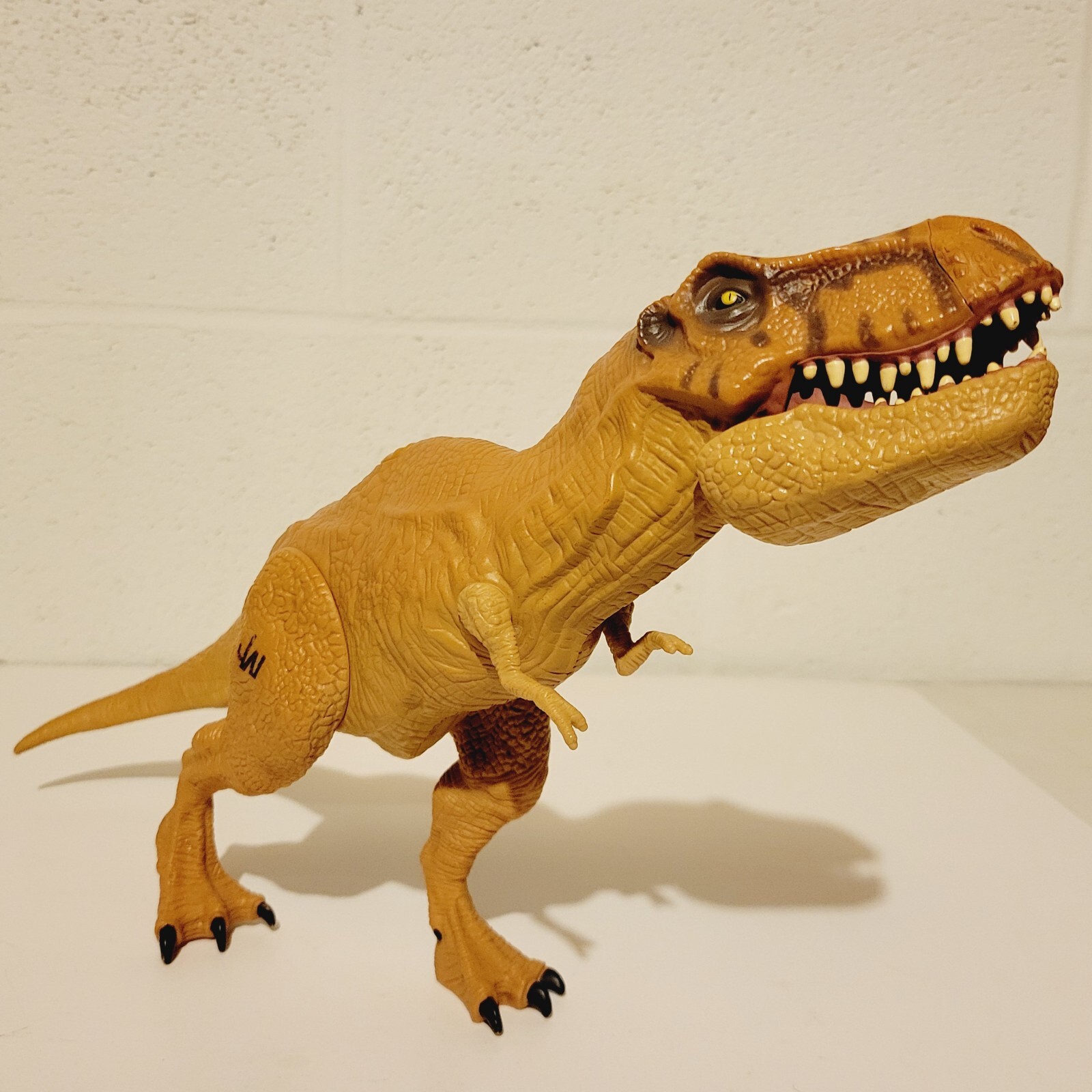 Jurassic World JW Chomping Jaws T-REX Action Figure Dinosaur Hasbro ...