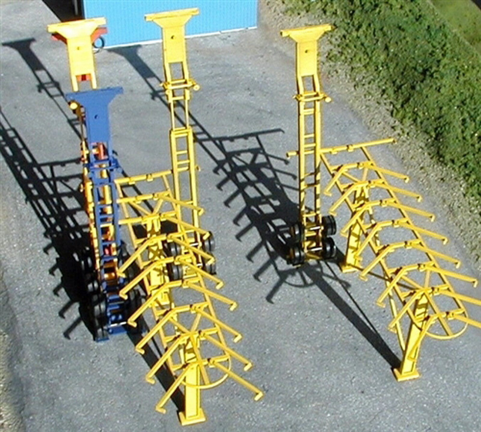 HO CONTAINER CHASSIS STORAGE RACKS (2) Model Railroad Unptd Plastic Kit ...