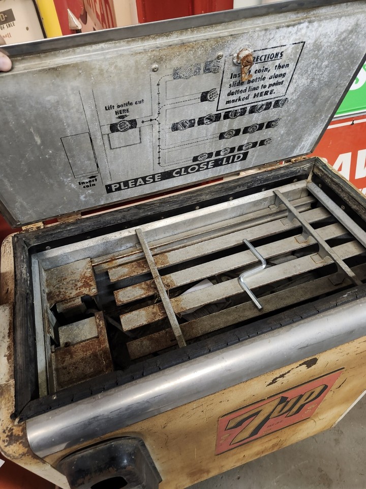 7-Up Slider Ideal 55-A Vintage Soda Pop Chest Vending Machine Slider ...