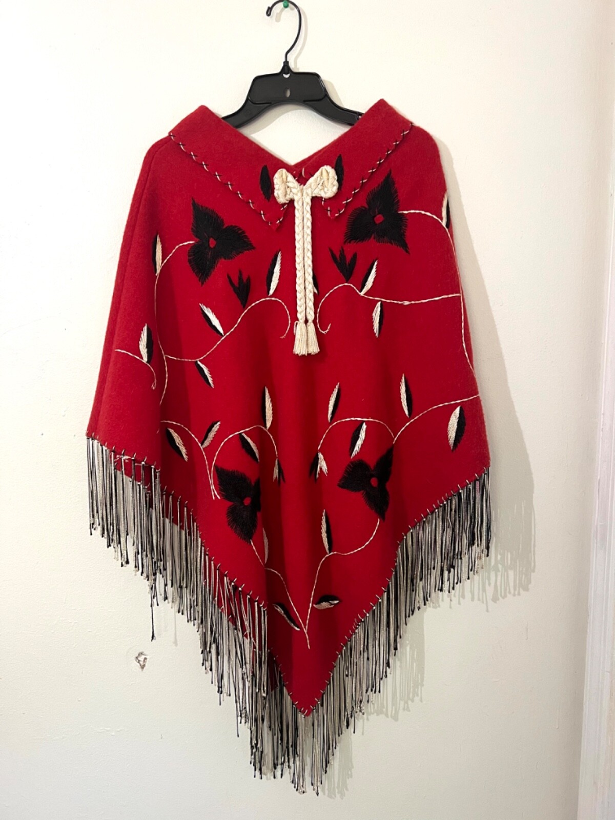 Vintage embroidered wool poncho with fringe - Gem