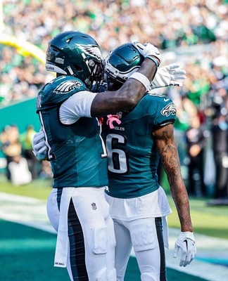 AJ Brown & DeVonta Smith Touchdown Hug Philadelphia Eagles 8x10 NFL ...