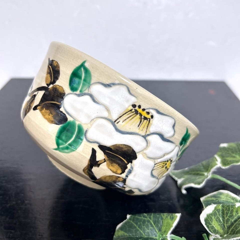 Kiyomizu ware Kyoto ware colored white camellia half cylinder matcha ...