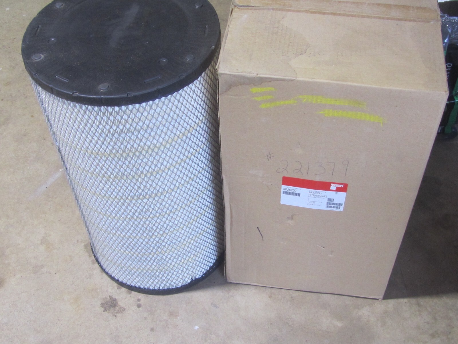 CATERPILLAR 2465009 - Air filter cross reference