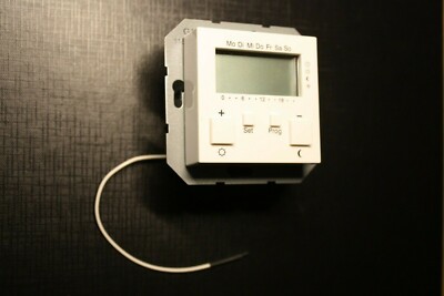 Gira System 55, 118603 Funk Raumtemperatur Sensor mit Uhr in reinweiß ...