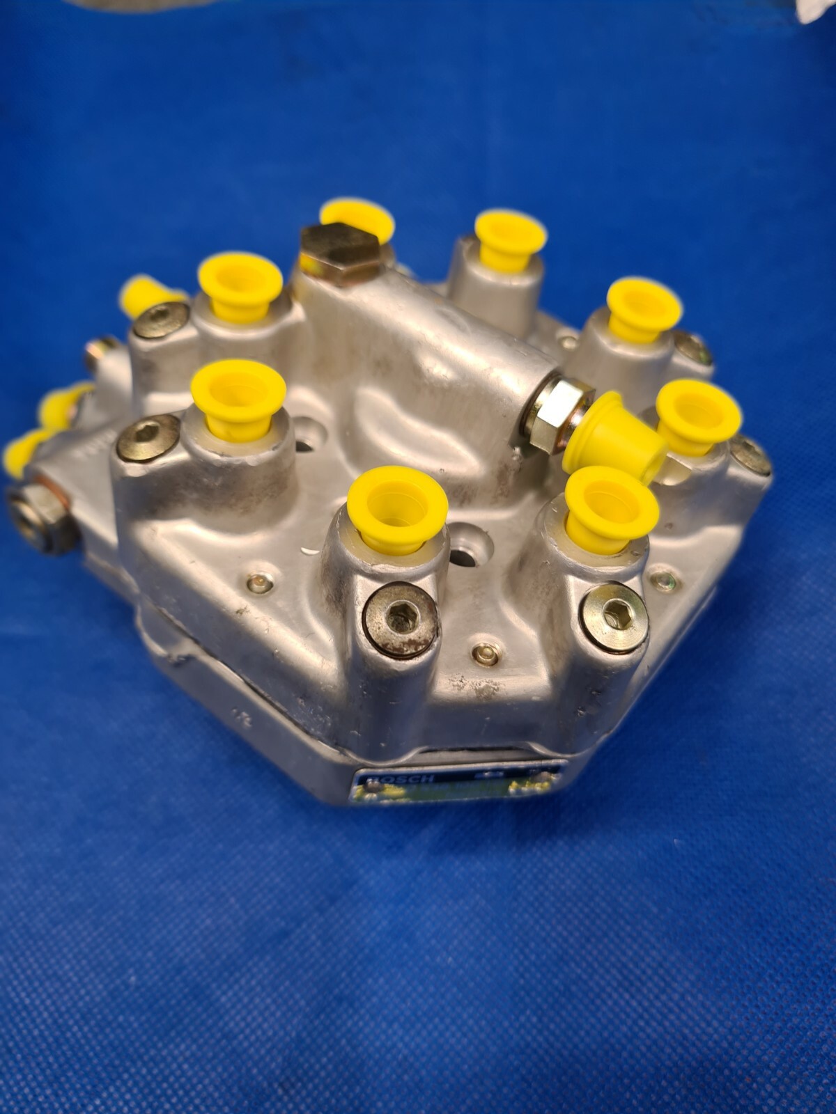 Flow Divider Fuel Distributor Bosch 0438100111 MERCEDES W126 SL R107 ...