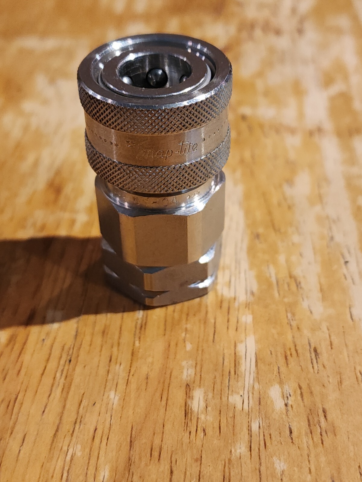 New QTY 1, Parker Snap-Tite SVHC4, 1/4" FNPT Hydraulic SS Quick Connect ...