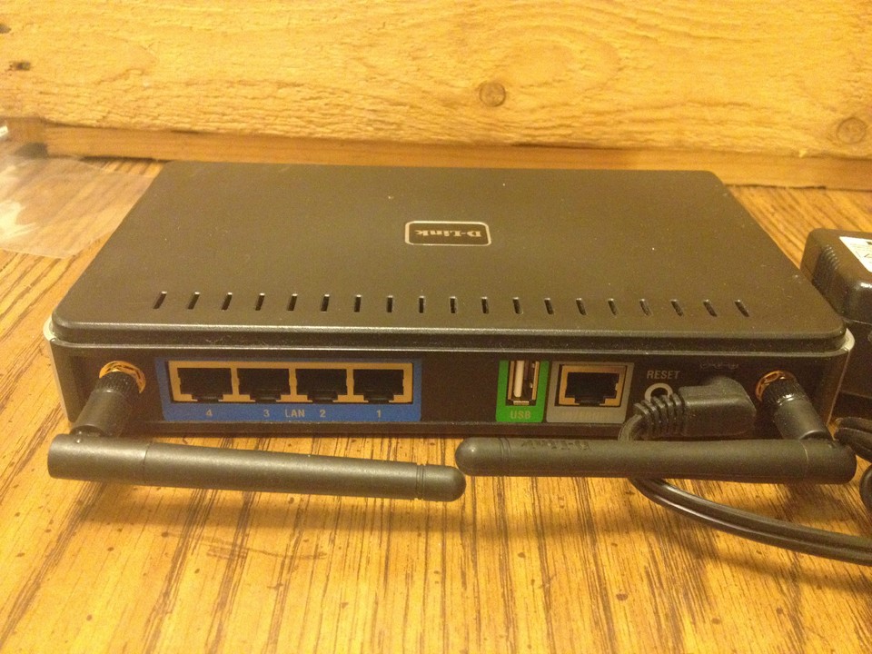 D-Link RangeBooster N DIR-625 300 Mbps 4-Port 10/100 Wireless N Router ...