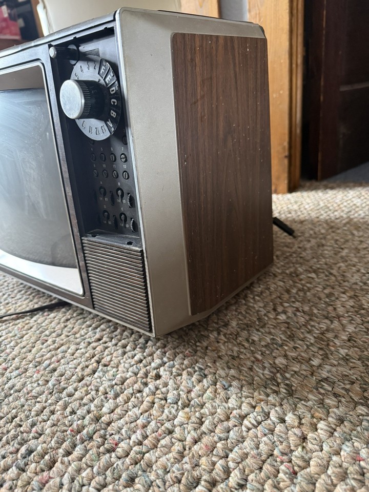 vintage tv 1982 RCA corporation Model number: EGR333W | eBay