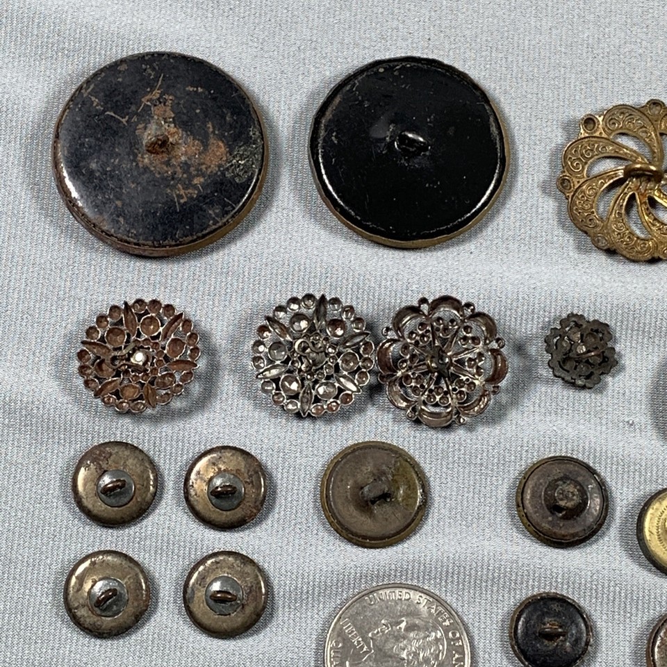 LOT 21 Antique Metal Buttons | eBay
