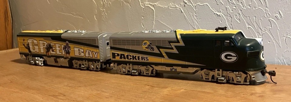 Ho Bachmann Green Bay Packer Model Train Set. As Is. Works, DC Only. F7 ...