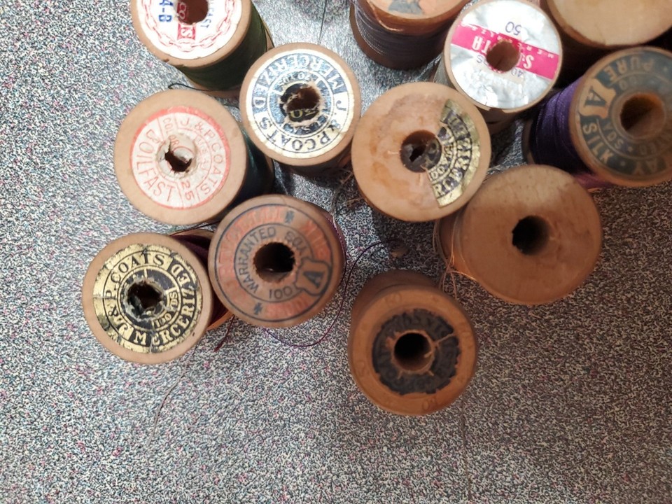 27 VINTAGE WOODEN SPOOLS SEWING THREAD MIXED COLORS SIZES TYPES | eBay