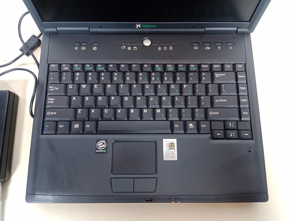 Vintage Gateway Solo 9500 Laptop Pentium III 745MHz 128MB RAM 20GB HDD ...