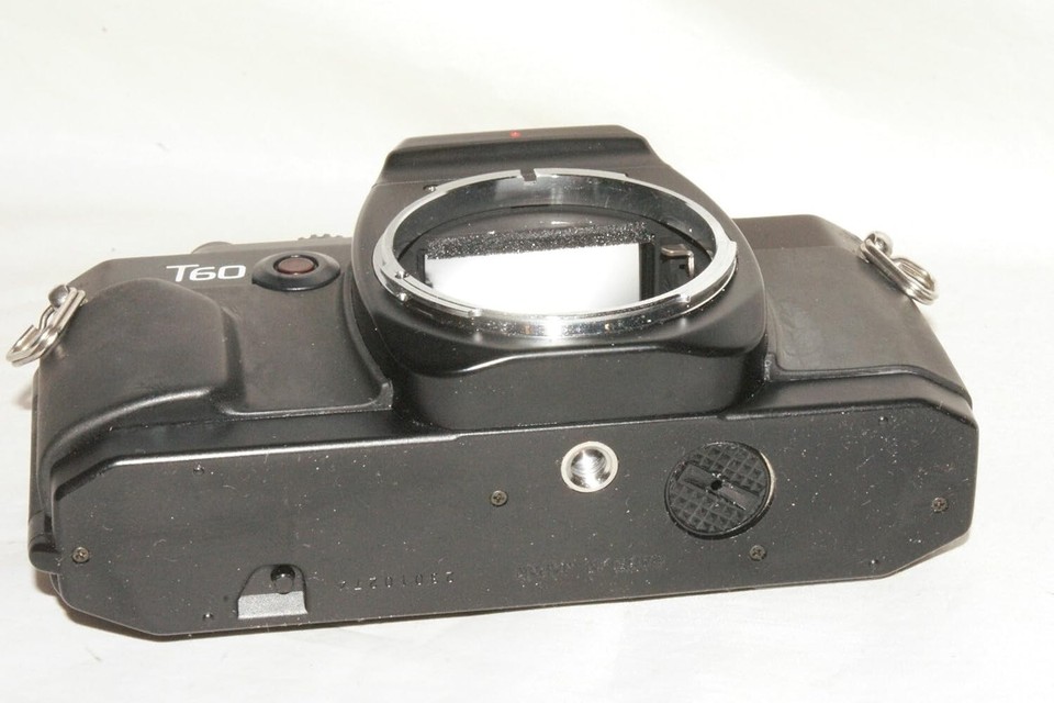 Canon T60 35mm SLR Film Camera Body FD Lens Mount ---- Tested Works ...