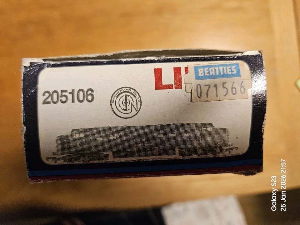 LIMA 205106 CLASS 55 DELTIC DIESEL "The Green Howards" BR D9008 00 ...