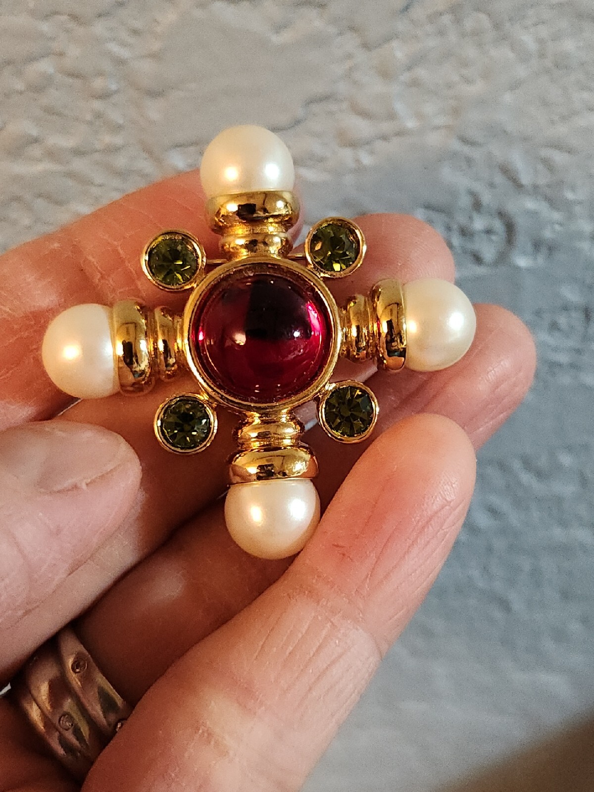 Vintage Avon "Mogul" Maltese Cross Brooch Pin Goldton… - Gem