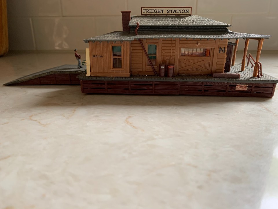 VTG TYCO Freight Station HO Scale Train Freight Station Building ...