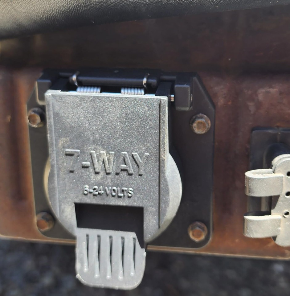 Socket Replacement 7-Way RV Blade Socket, USCAR to 7-Pin Vehicle-Side ...