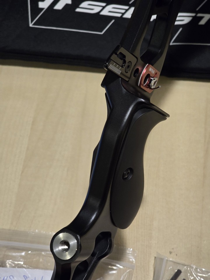 Sebastien Flute EVO 25" ILF Recurve RISER Black Right Handed Archery ...