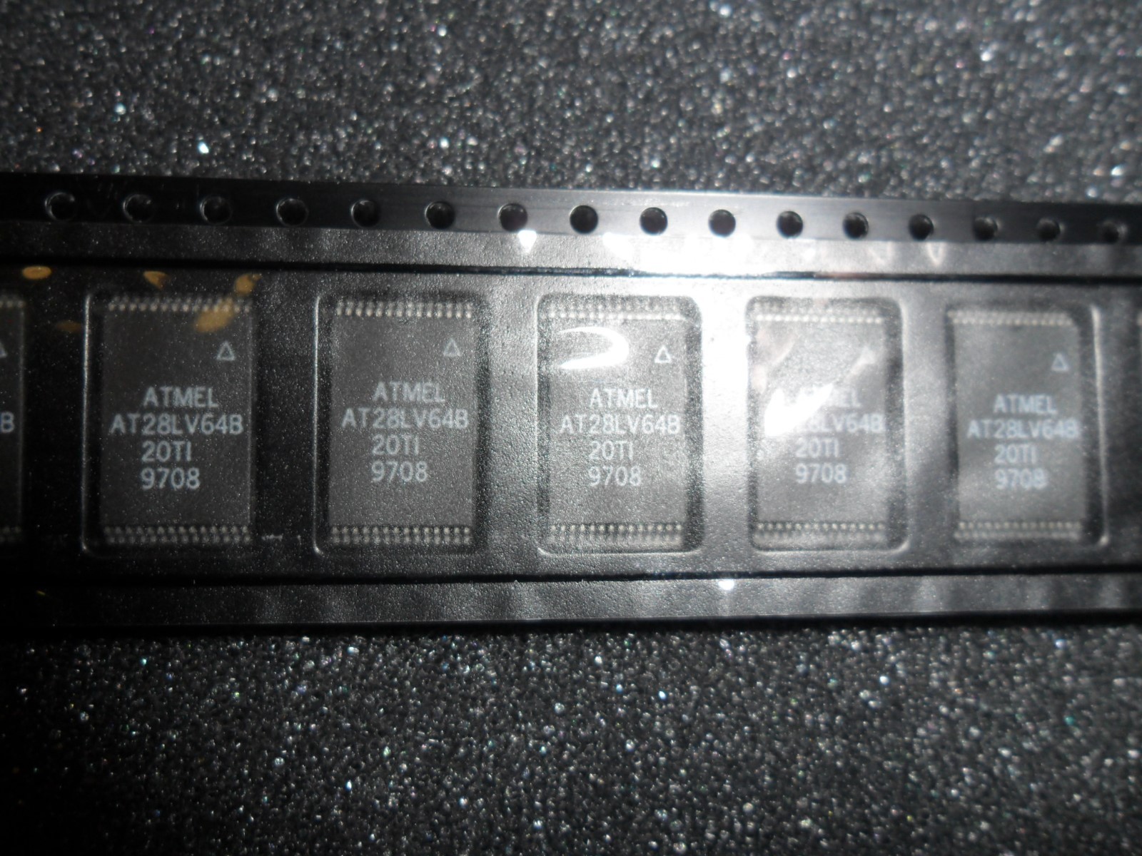 AT28LV64B-20TI AT28LV64B EEPROM 64Kbit 200NS 28-PIN TSOP ATMEL (2 PER ...