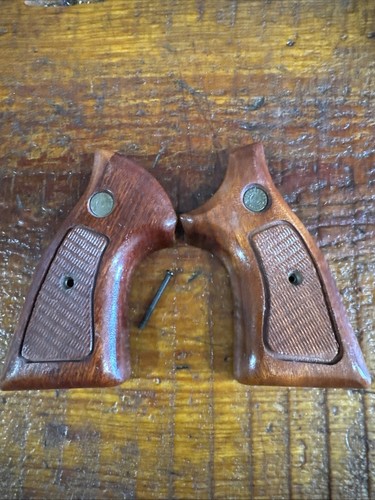 Taurus Fits Medium Frame Revolver, Factory Target Grips w/ Screw. (385 ...