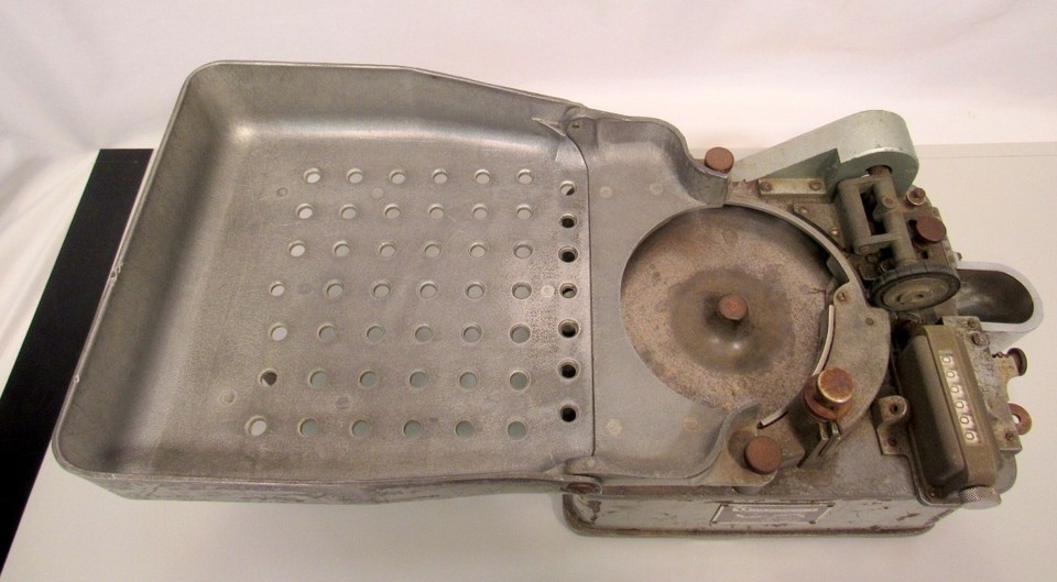 VINTAGE MANUAL HAND CRANK COIN COUNTER-VERY HEAVY-APPEARS TO WORK ST ...