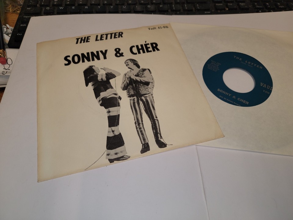 VINTAGE 1st PRESS 7" 45 RPM PS RARE THE LETTER SONNY & CHER VAULT #V ...