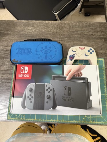 Nintendo Switch v1 HAC-001 Unpatched w/ Box, Grey Joy-Cons, Case ...