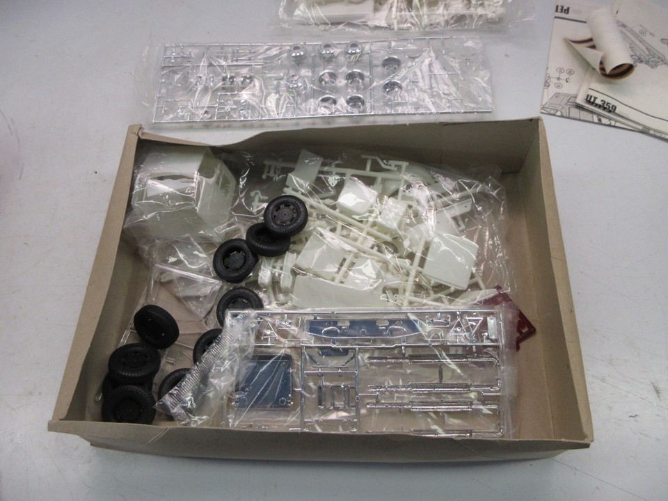 AMT Peterbuilt 359 Semi Vintage Model Kit 1:25 Scale | eBay