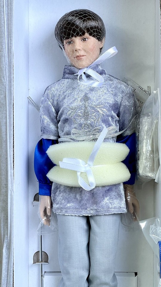 Narnia Edmund Coronation 16.5" doll, crown & robe Tonner T8NRDD07 new NRFB 2008 | eBay