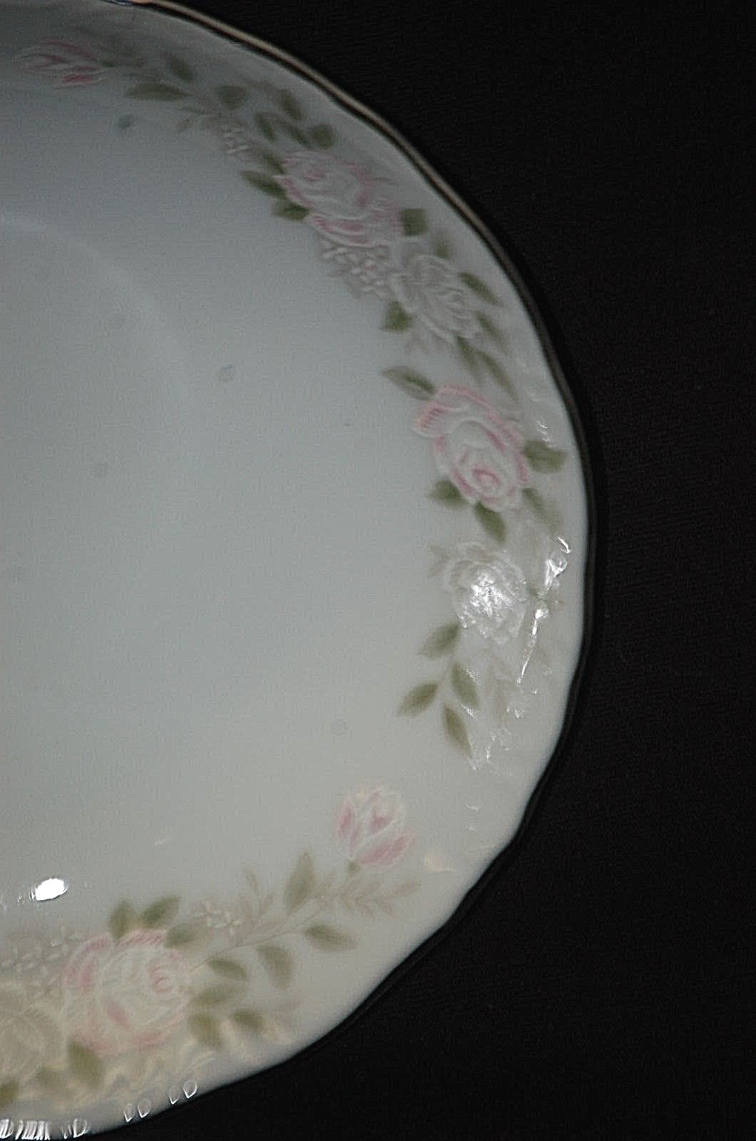 Bol à dessert aux fruits classique Sheffield roses sur bord feuilles ...