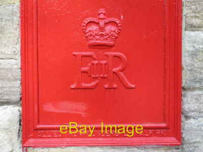 Photo 6x4 Large EIIR postbox, Hill Street, NE45 - royal cipher ...