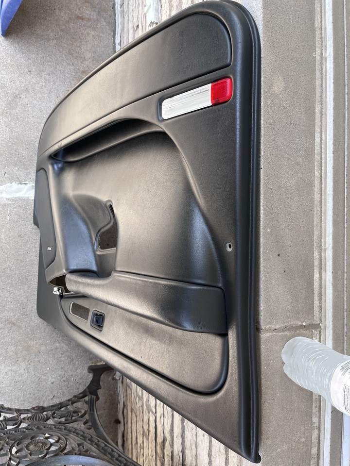 2006 Chevy Silverado Left Front Interior Door Panel (Black) 15290204 | eBay