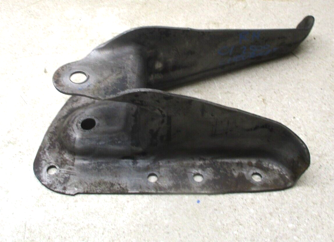 15004156 01 to 10 Silverado 2500 Right Rear Leaf Spring Front Bracket 8 ...