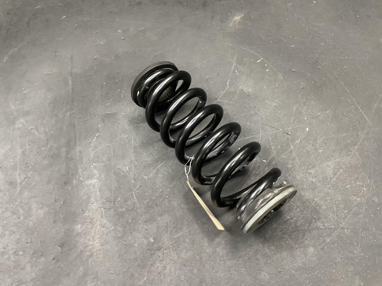 Rear Right Coil Spring 2020 GMC Acadia 84056061 2017 2018 2019 2021 ...